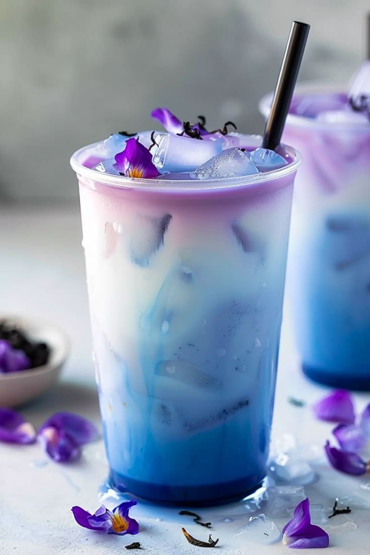 Refreshing Iced Butterfly Pea Latte with Lemon and Honey – chefmaniac.com