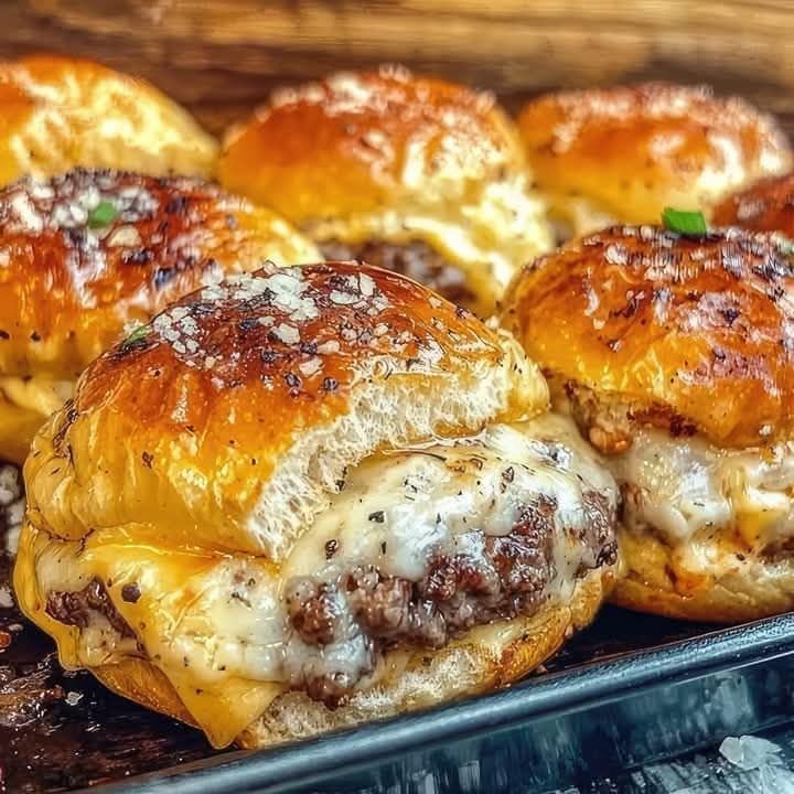 Garlic Parmesan Cheeseburger Bombs – Baked, Buttery, and Loaded with ...