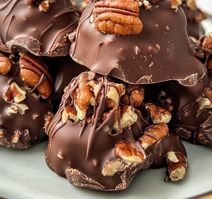 Homemade Turtle Clusters with Caramel, Pecans & Chocolate – chefmaniac.com